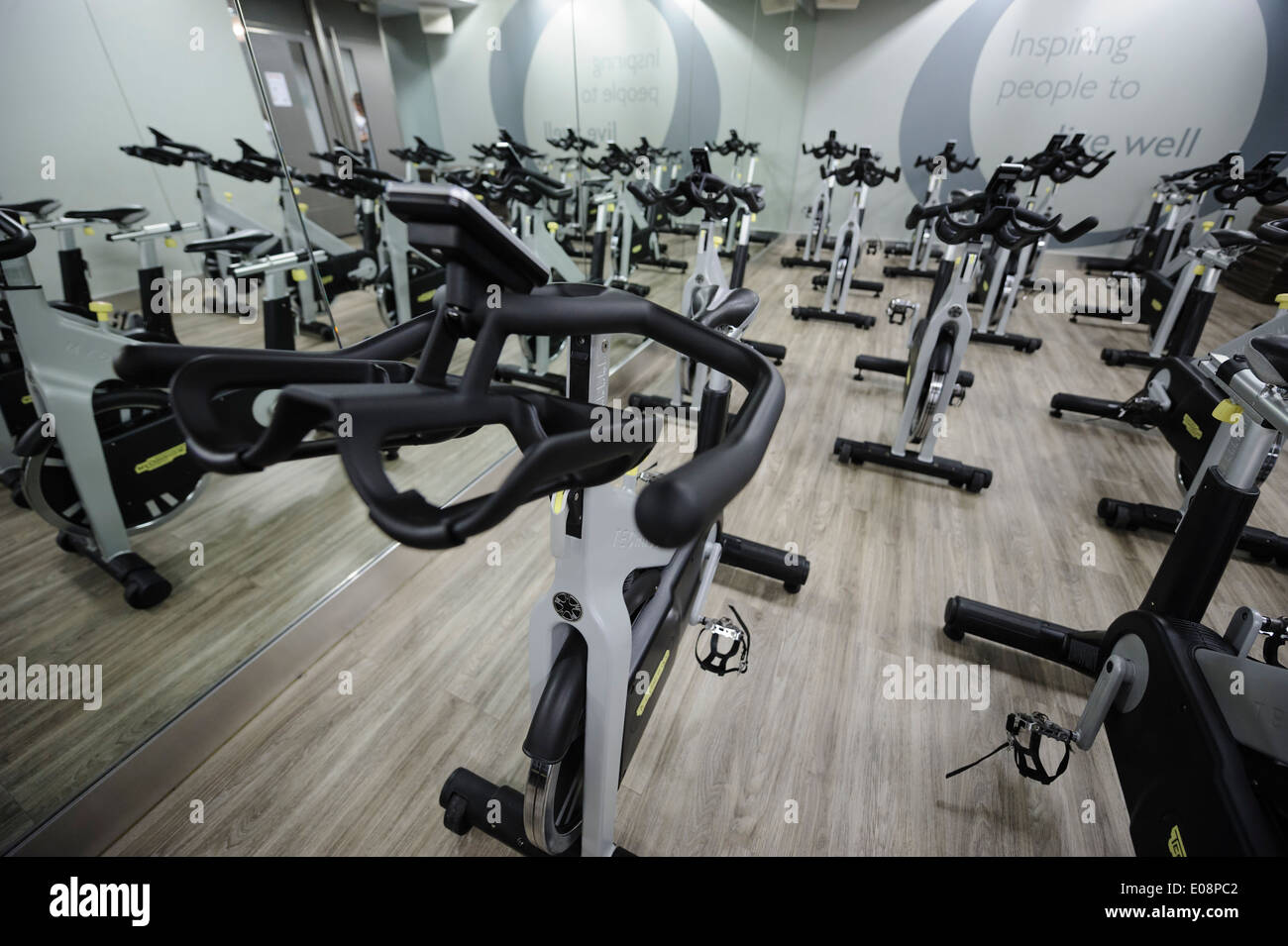 Empty gym class hi-res stock photography and images - Alamy