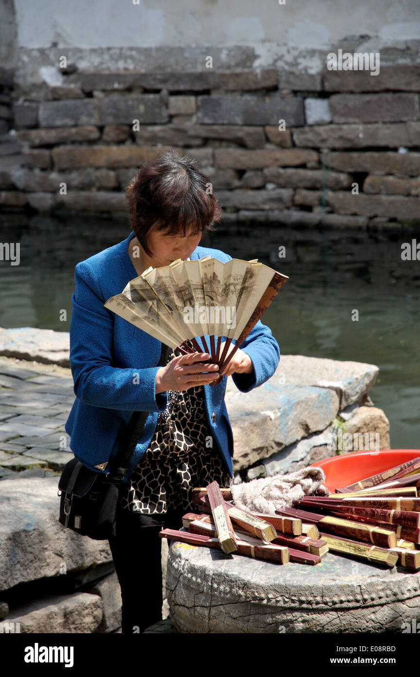 China fans hi-res stock photography and images - Alamy