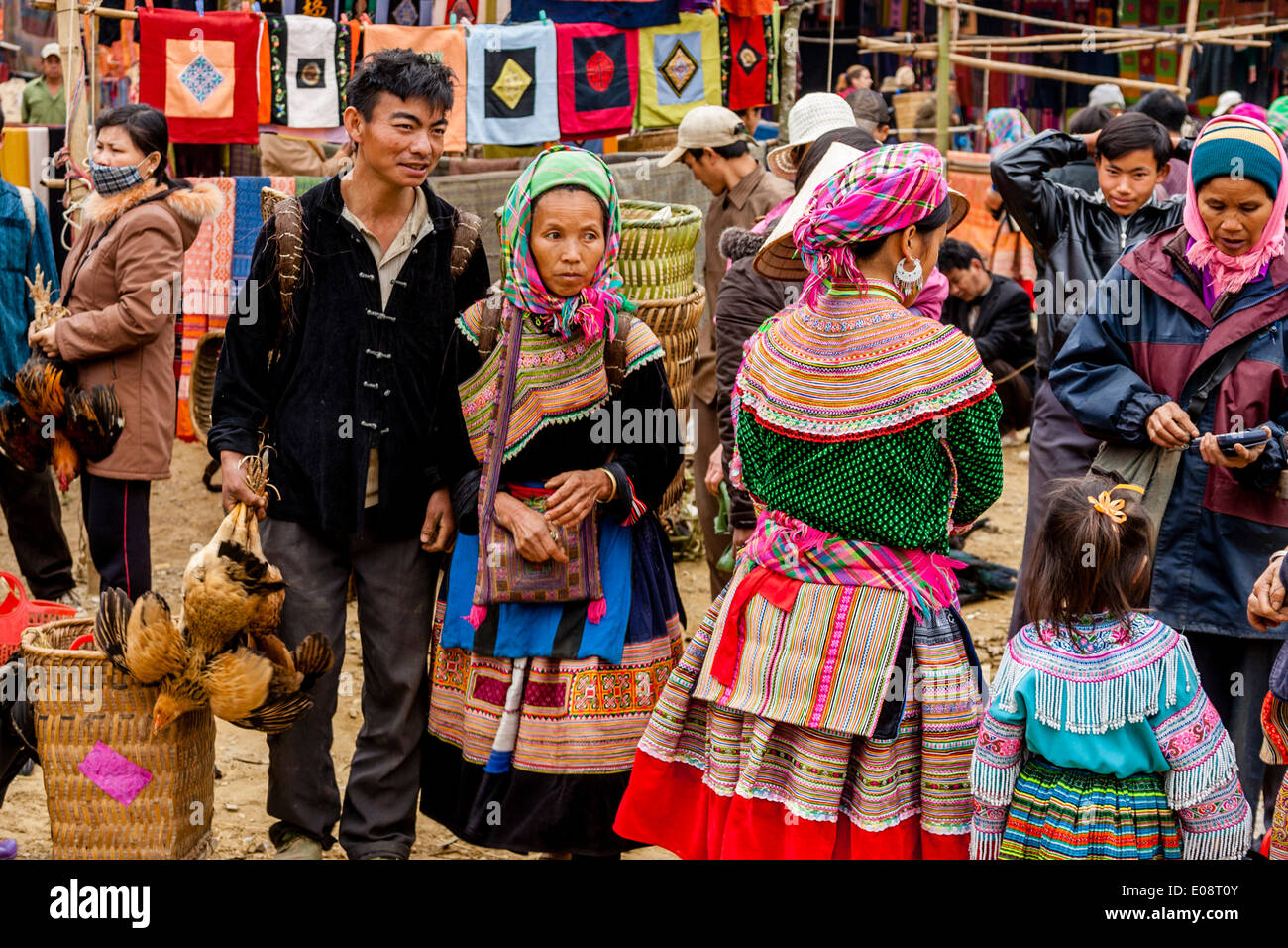 Hmong man in traditional costume hi-res stock photography and images ...