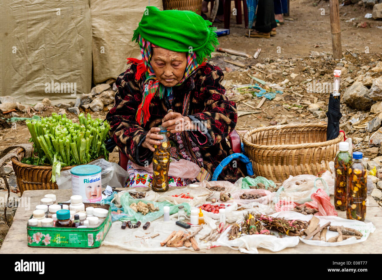 Old flower hmong woman bac ha vietnam hi-res stock photography and ...