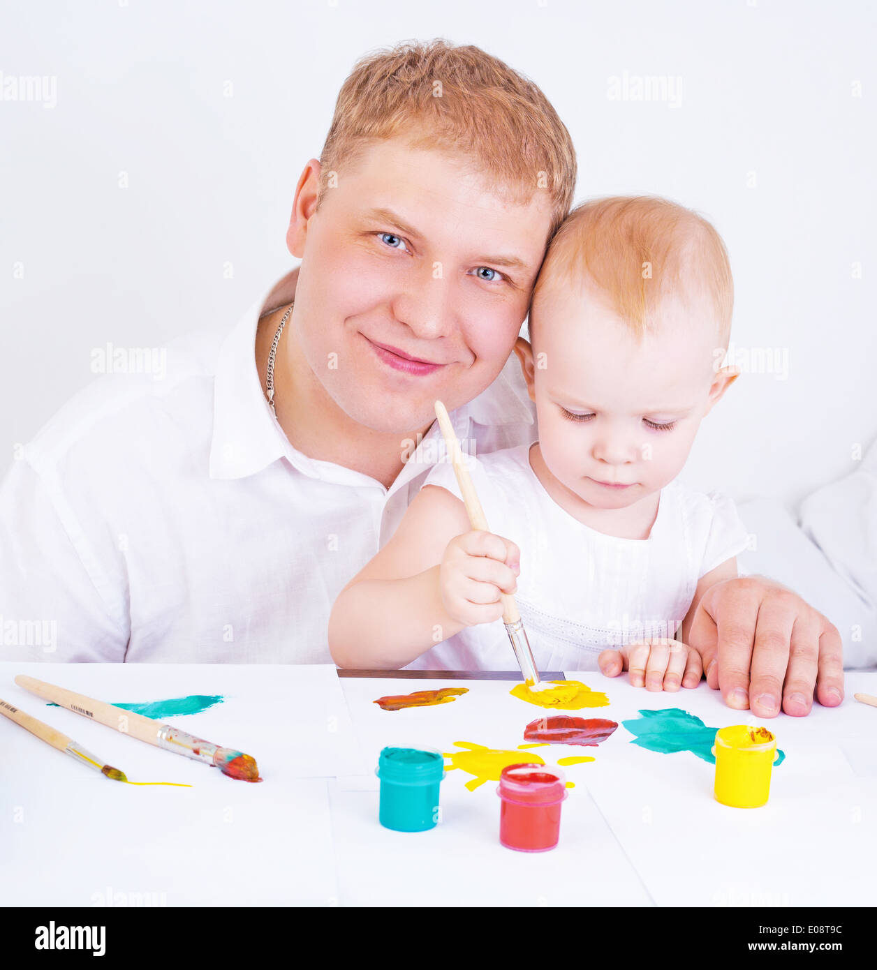 happy young father painting with his daughter at home Stock Photo - Alamy