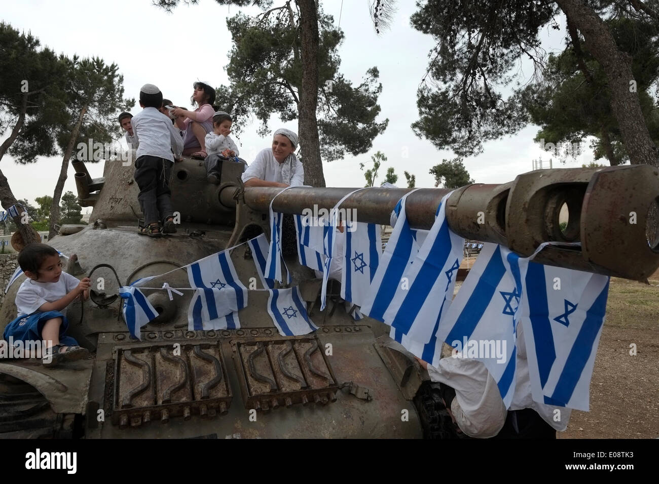 Tank ammunition hi-res stock photography and images - Alamy