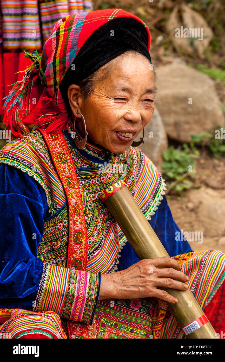 Old woman flower hmong traditional dress hi-res stock photography and ...