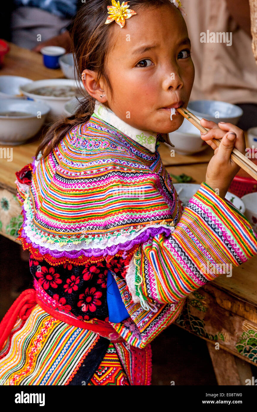 Flower Hmong People At The Weekly Ethnic Market In Coc Li, Lao Cai ...