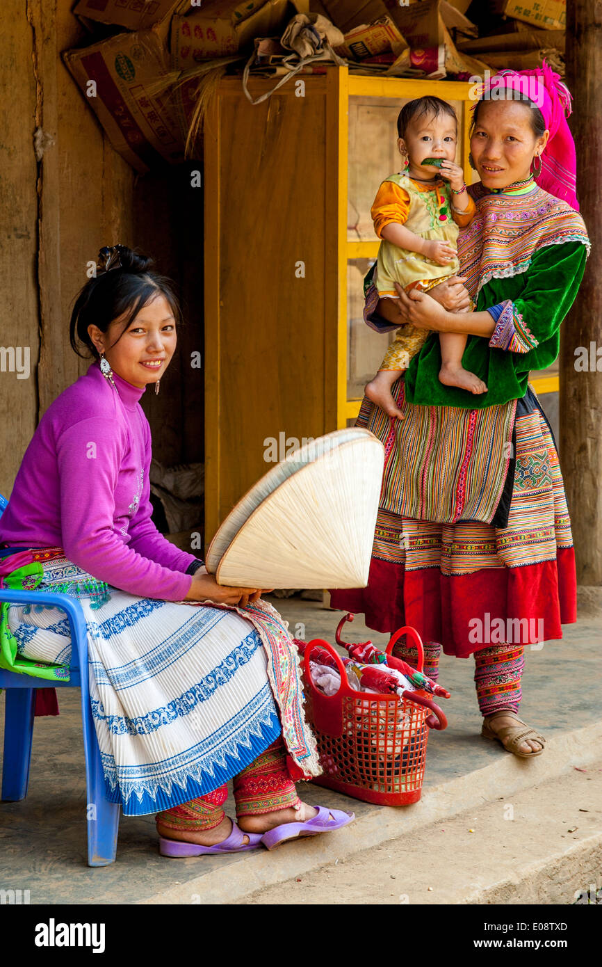 Hmong crafts hi-res stock photography and images - Alamy