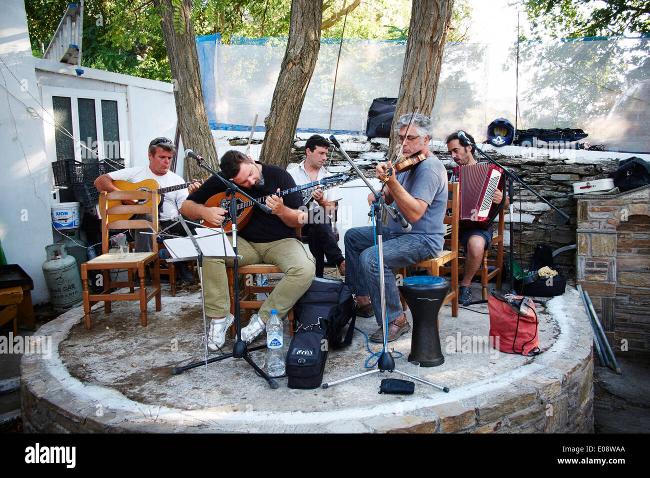 Greek bouzouki band hi-res stock photography and images - Alamy