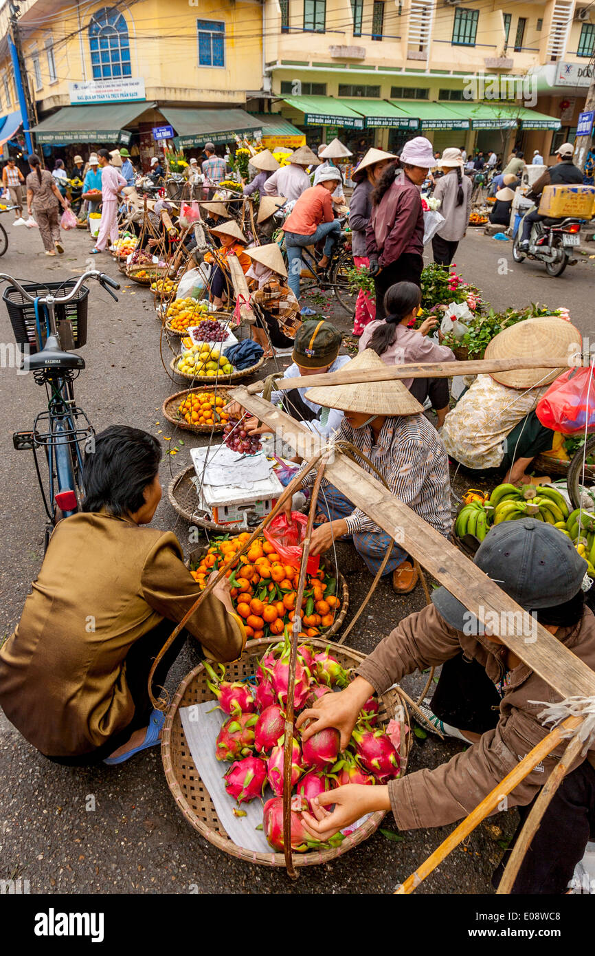 Colourful Street Market, Hanoi, Vietnam Stock Photo - Alamy