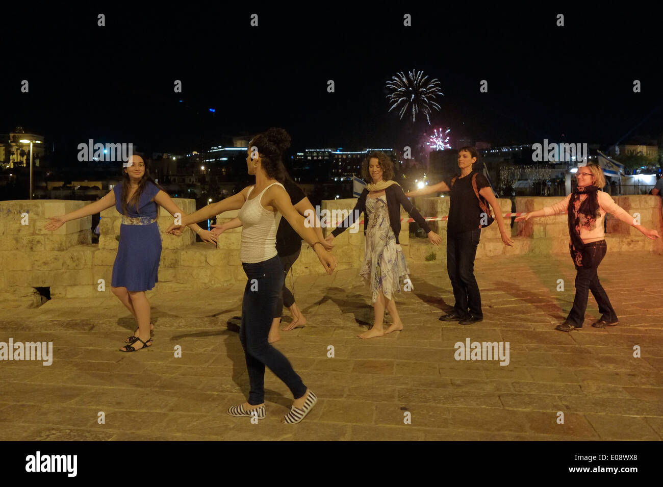 Dancing israelis hi-res stock photography and images - Alamy