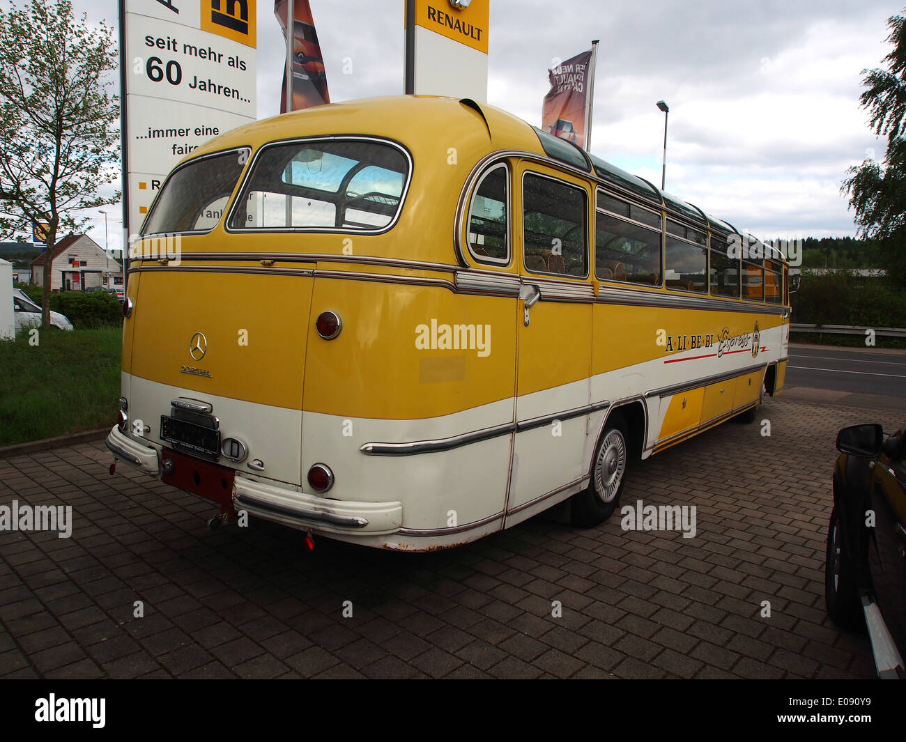 Streamlined bus hi-res stock photography and images - Alamy