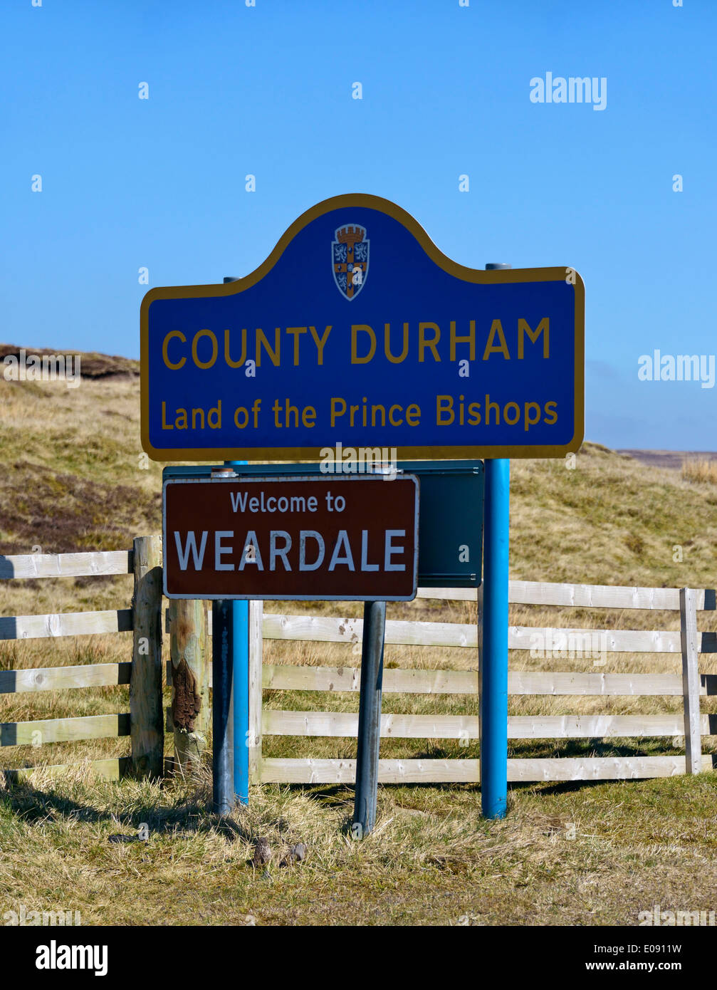 Boundary signs hi-res stock photography and images - Alamy