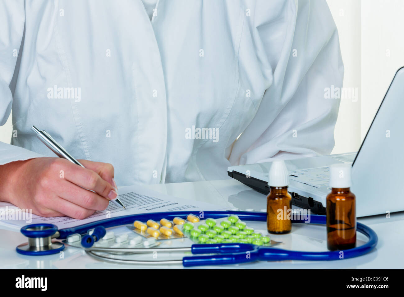 Ordination doctor hi-res stock photography and images - Alamy