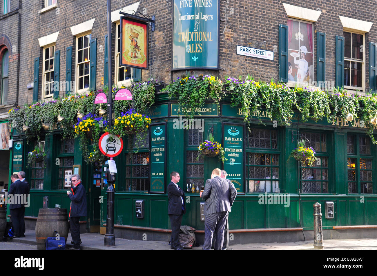 The Market Porter pub, Borough Market, London, England Stock Photo - Alamy