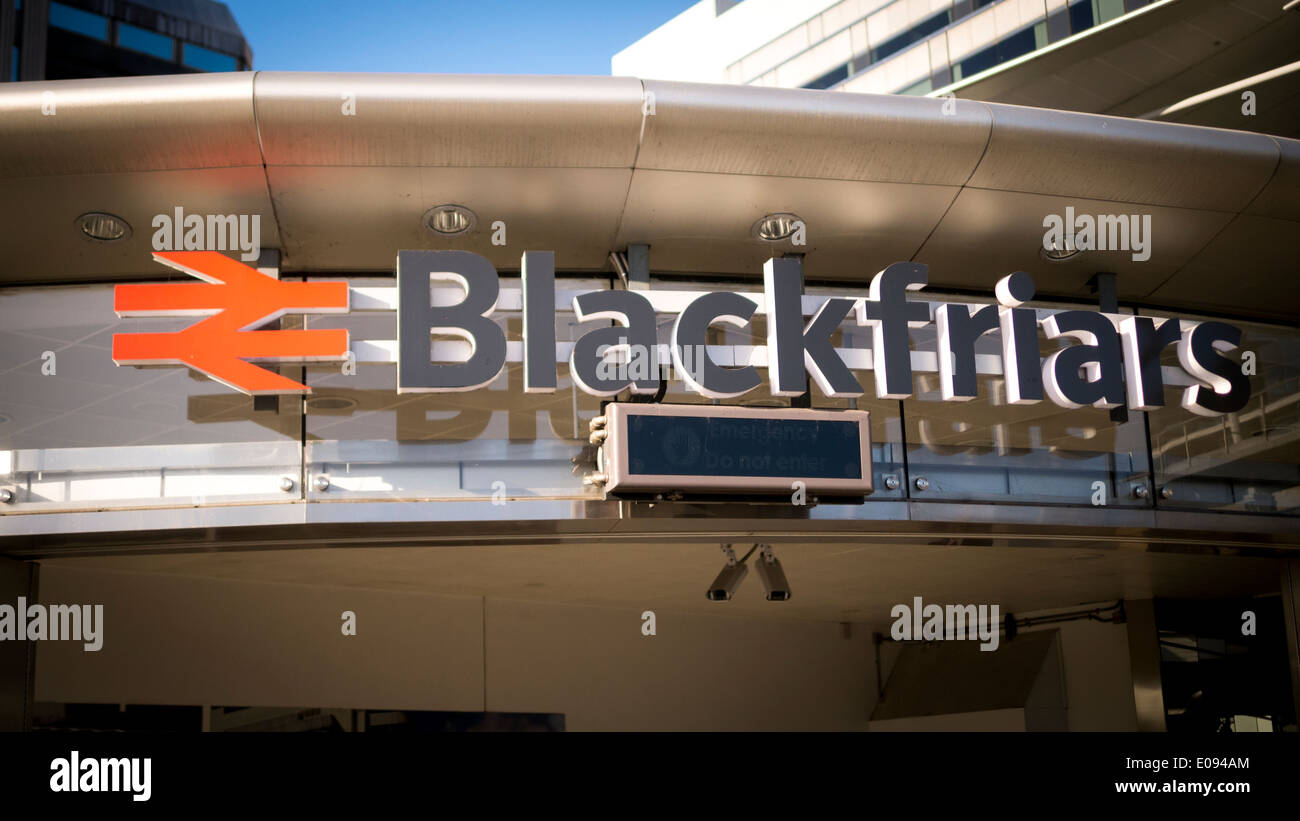 Blackfriars Station Sign Stock Photos & Blackfriars Station Sign Stock ...