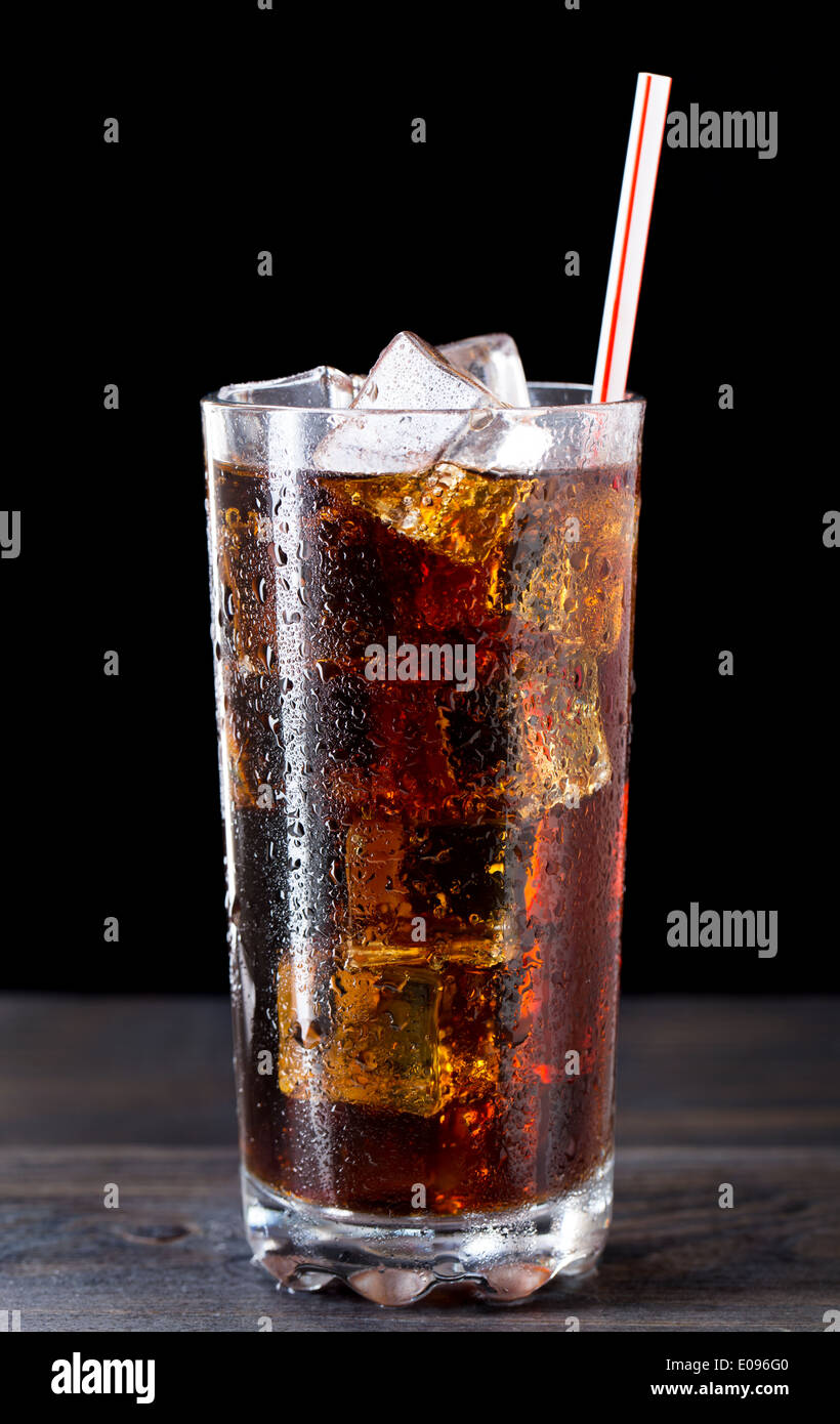 Glass of cola with ice Stock Photo - Alamy