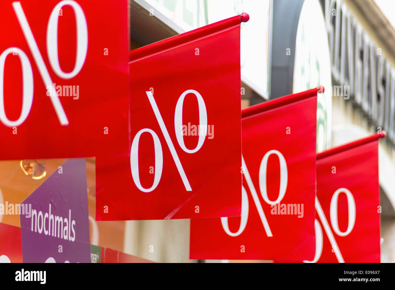 Retail trade, price reduction in percent, symbolic photo fue cheap ...