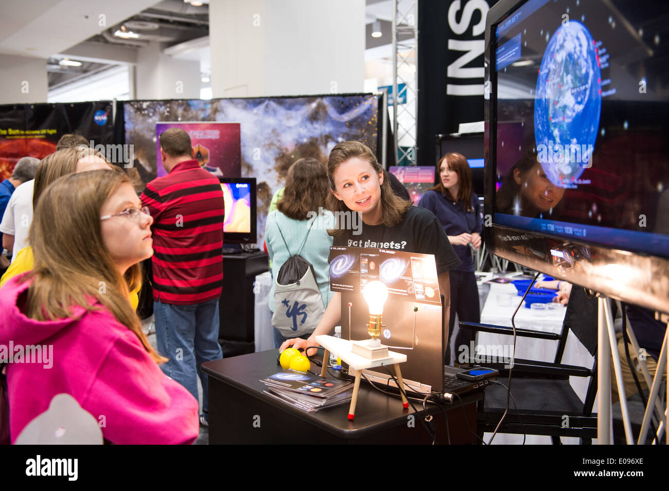 Engaging science exhibits hi-res stock photography and images - Alamy