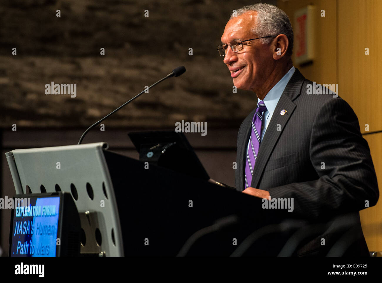 Human spaceflight mars hi-res stock photography and images - Alamy