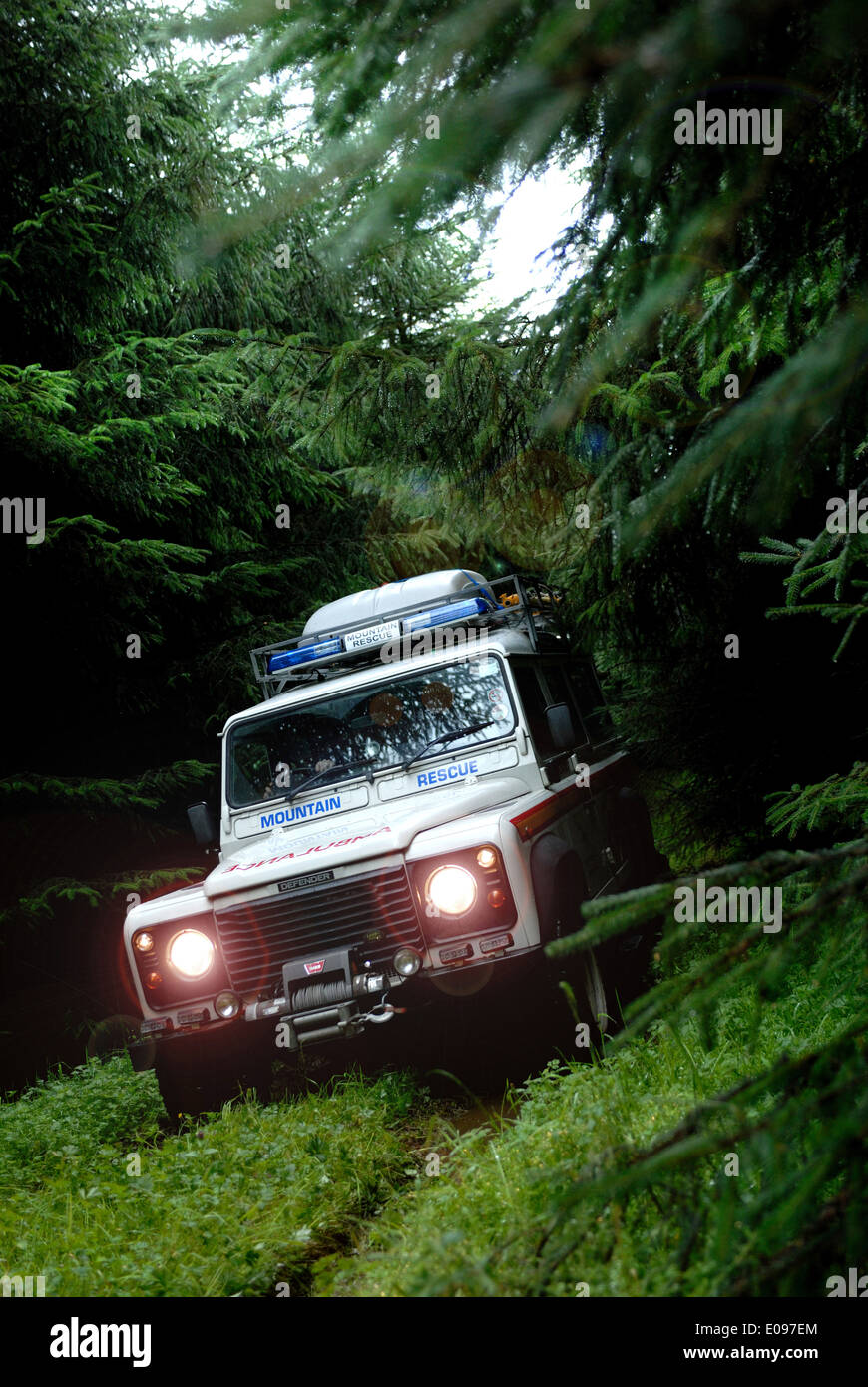 Mountain rescue land rover defender hi-res stock photography and images ...