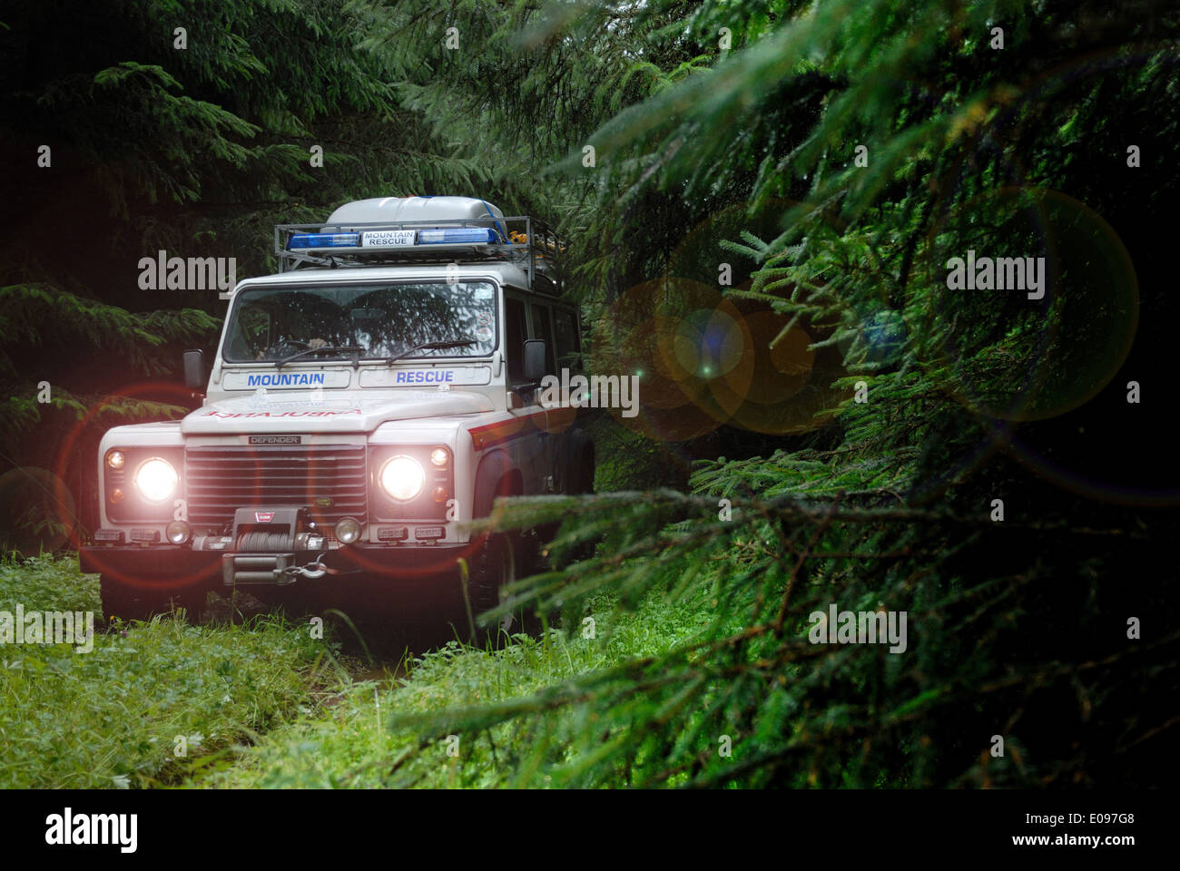 Mountain rescue land rover defender hi-res stock photography and images ...