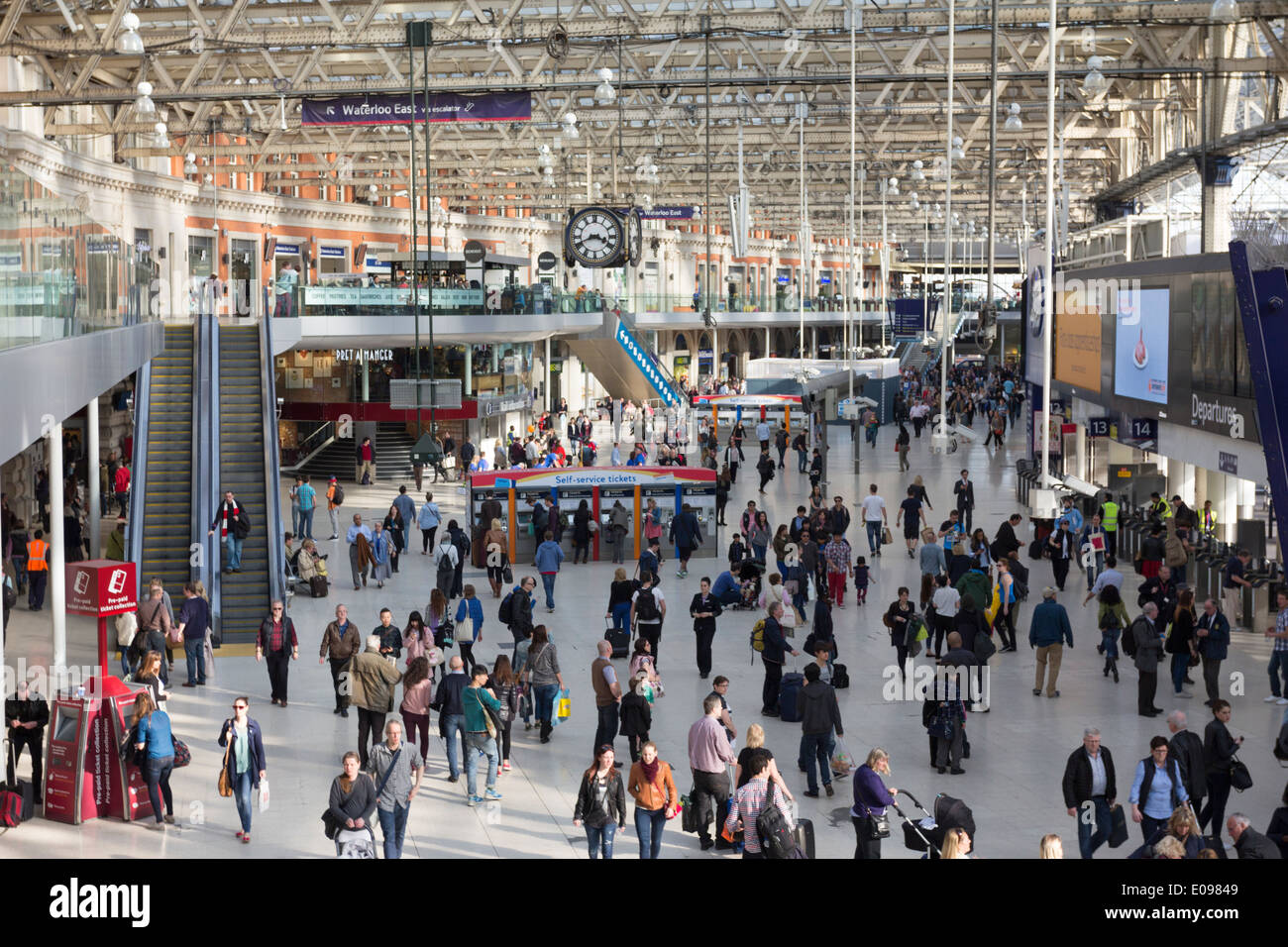 Waterloo station london roof hi-res stock photography and images - Alamy