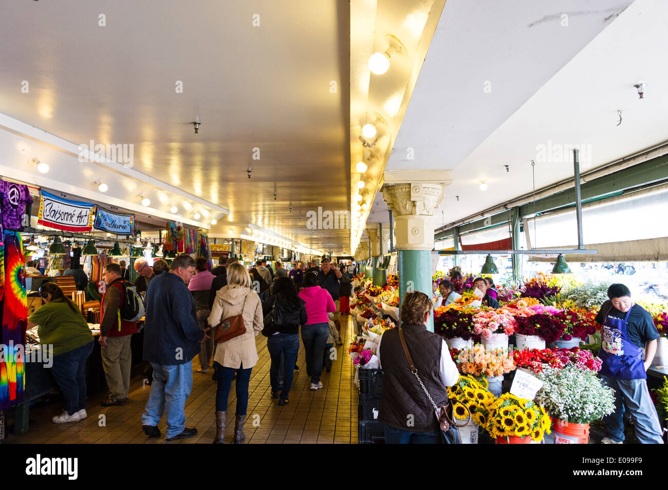 Pike place visitors hi-res stock photography and images - Alamy