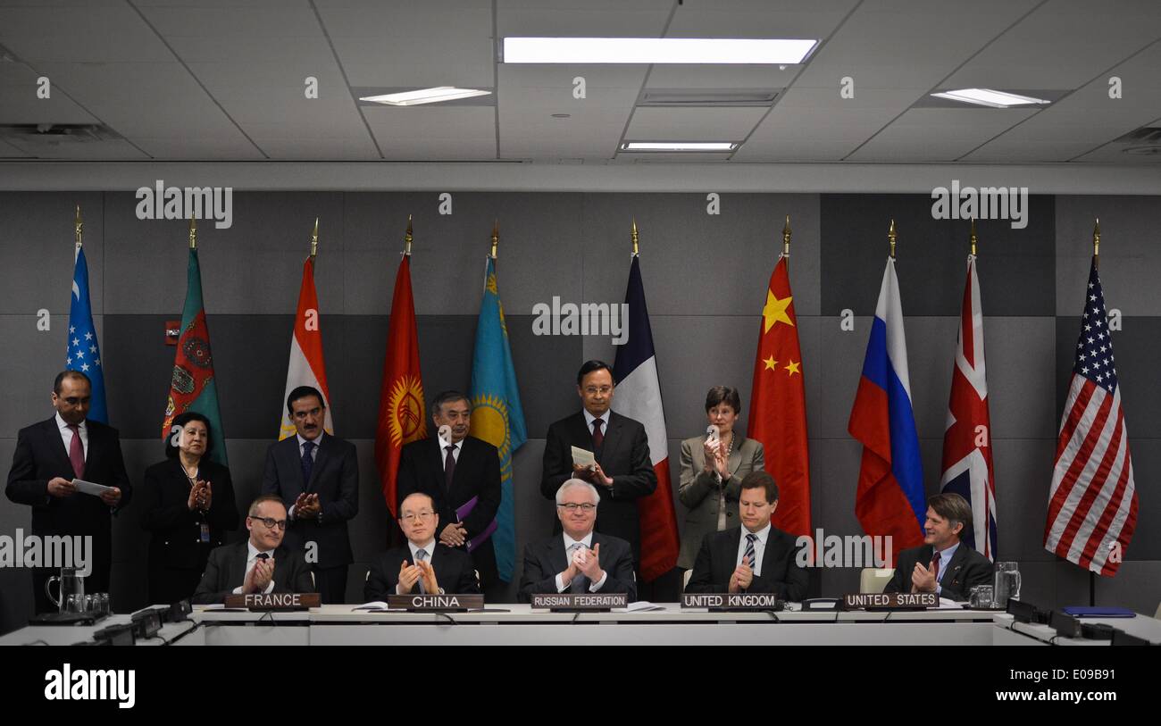 Signing of a treaty asian hi-res stock photography and images - Alamy