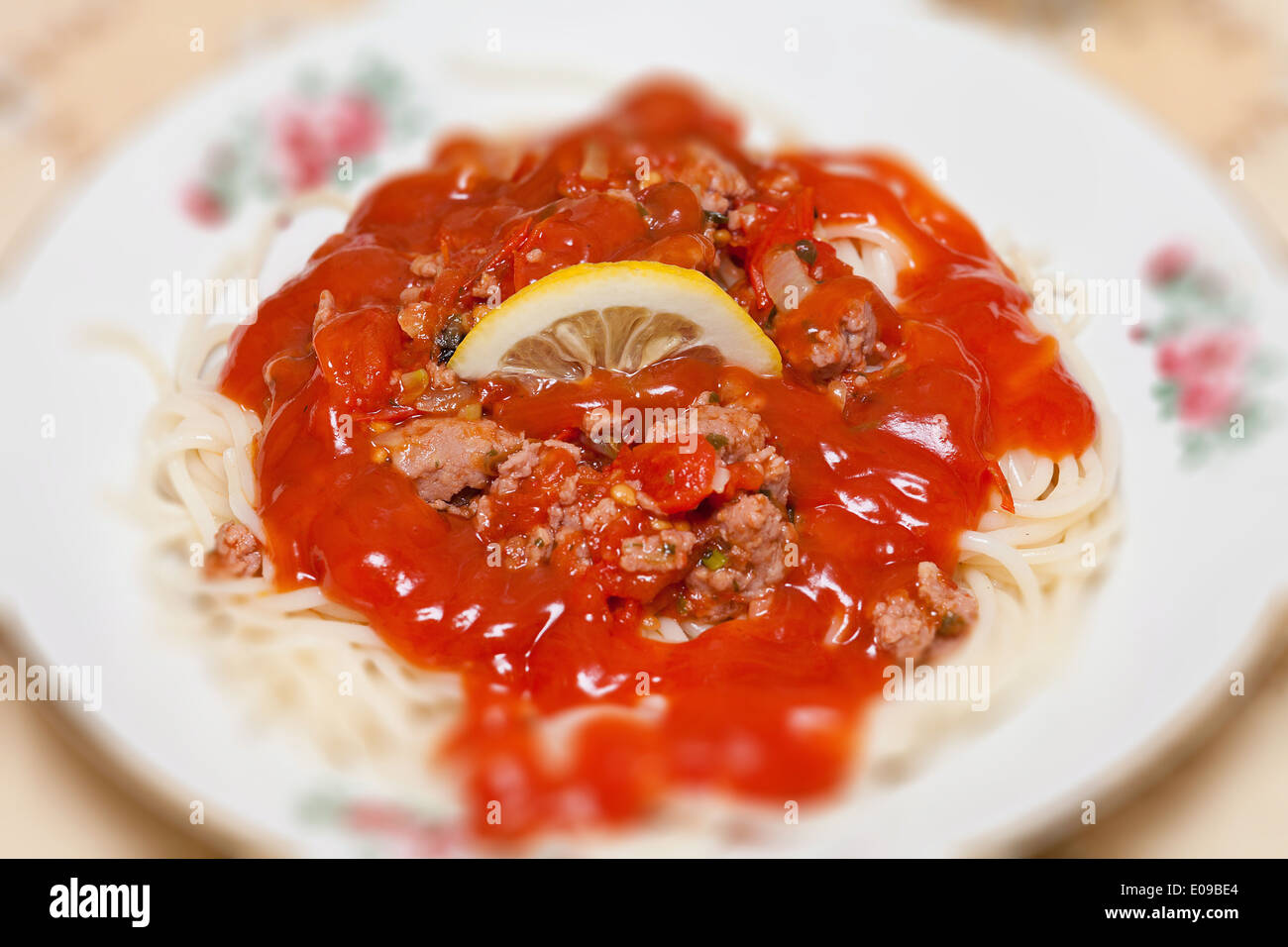napolitan spaghetti with ketchup and lemon Stock Photo - Alamy