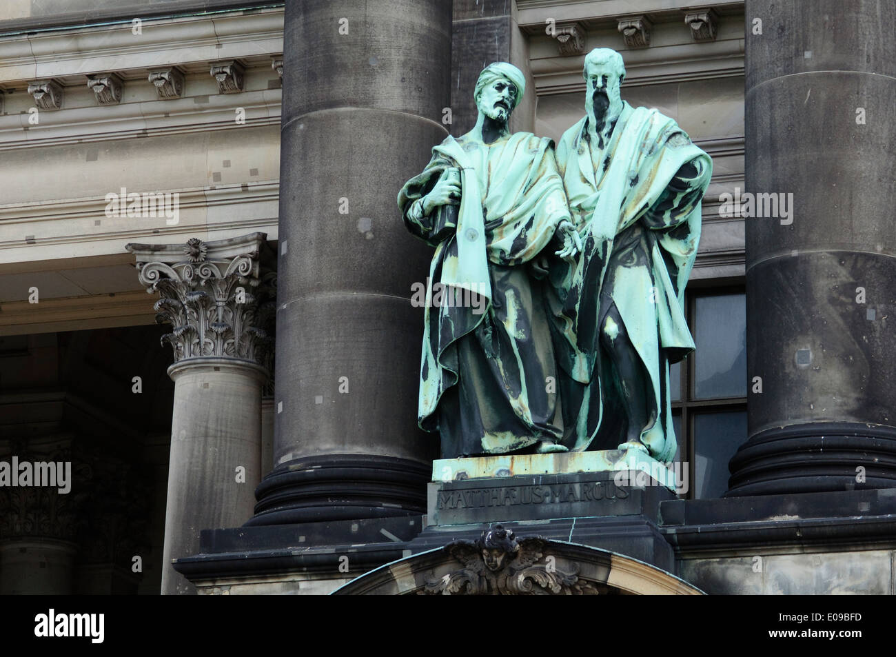 Altes museum berlin statue hi-res stock photography and images - Alamy