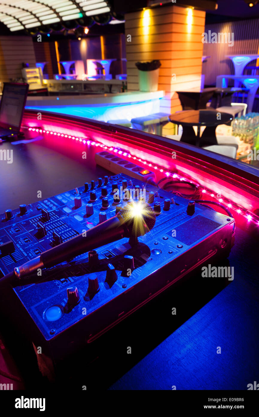 Male dancer stage show nightlife hi-res stock photography and images ...