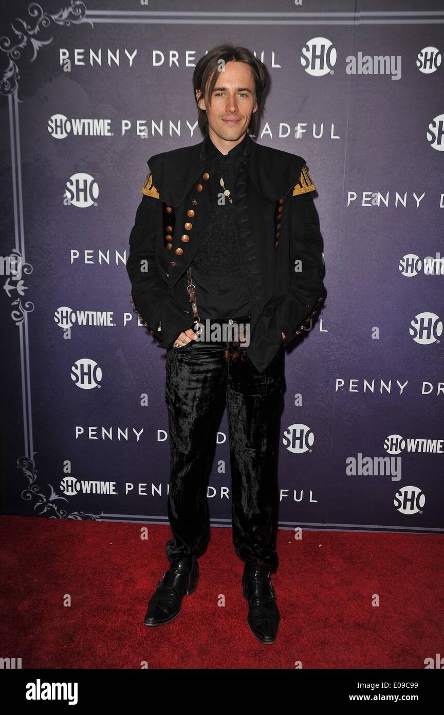 Reeve carney penny dreadful hi-res stock photography and images - Alamy