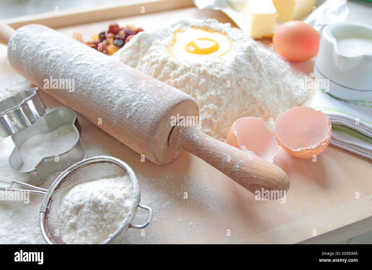 Rolling-pin with ingredient to make a cake Stock Photo - Alamy