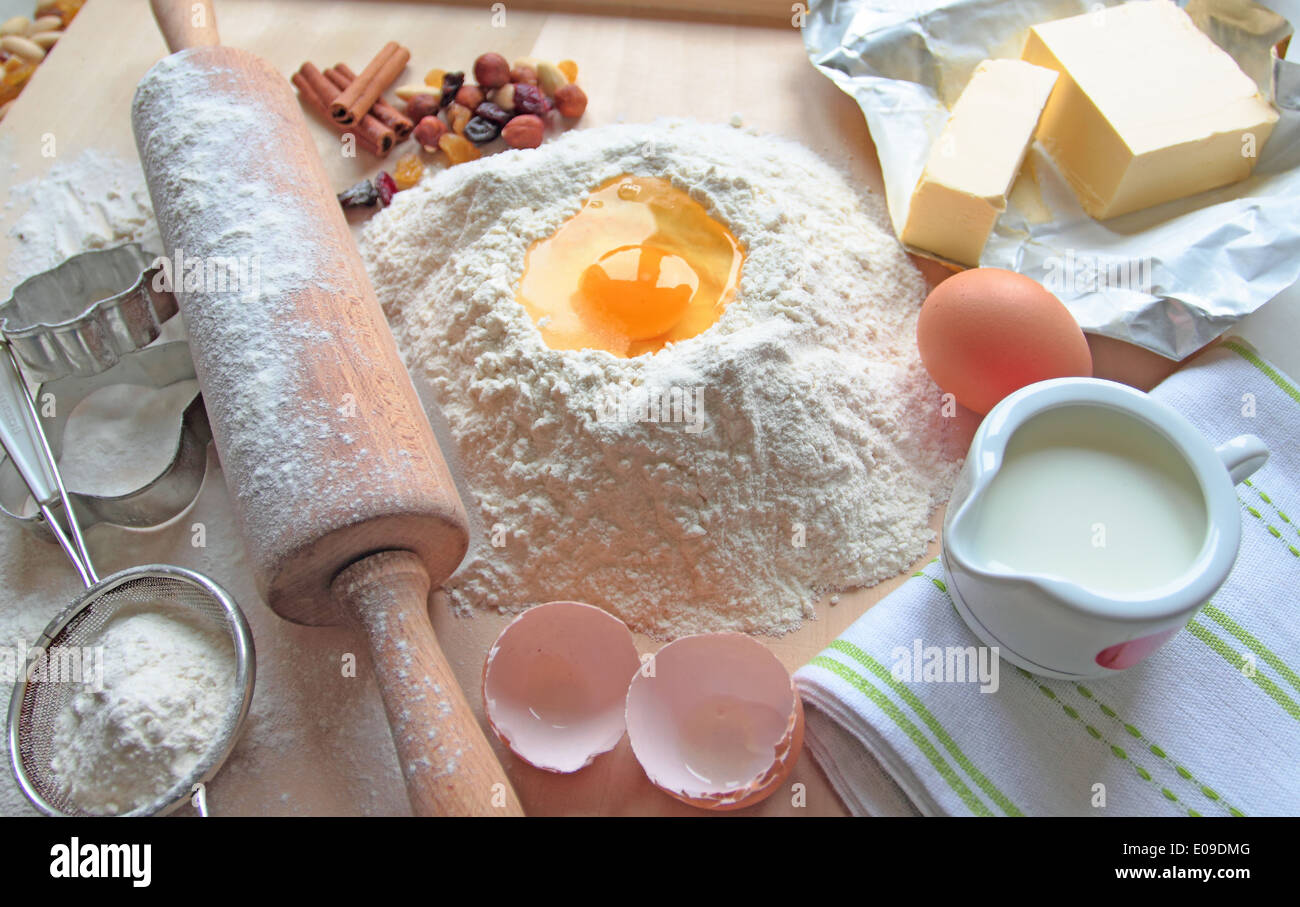 Egg rolling hi-res stock photography and images - Alamy