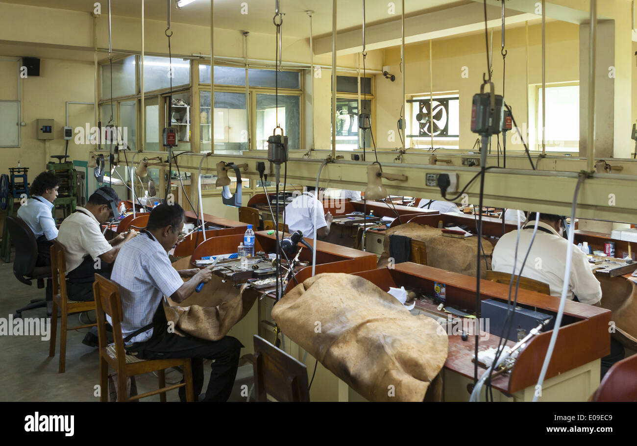 Kandy sri lanka crafts hi-res stock photography and images - Alamy