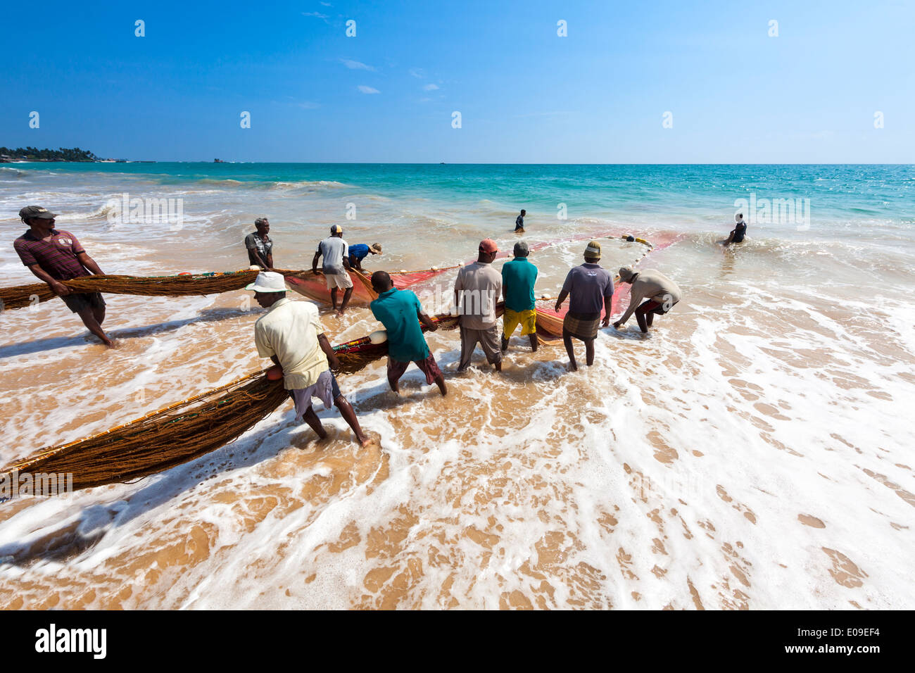 Sri Lanka, Telwatta, Kottegoda, Fishermen and daytallers on beach Stock ...