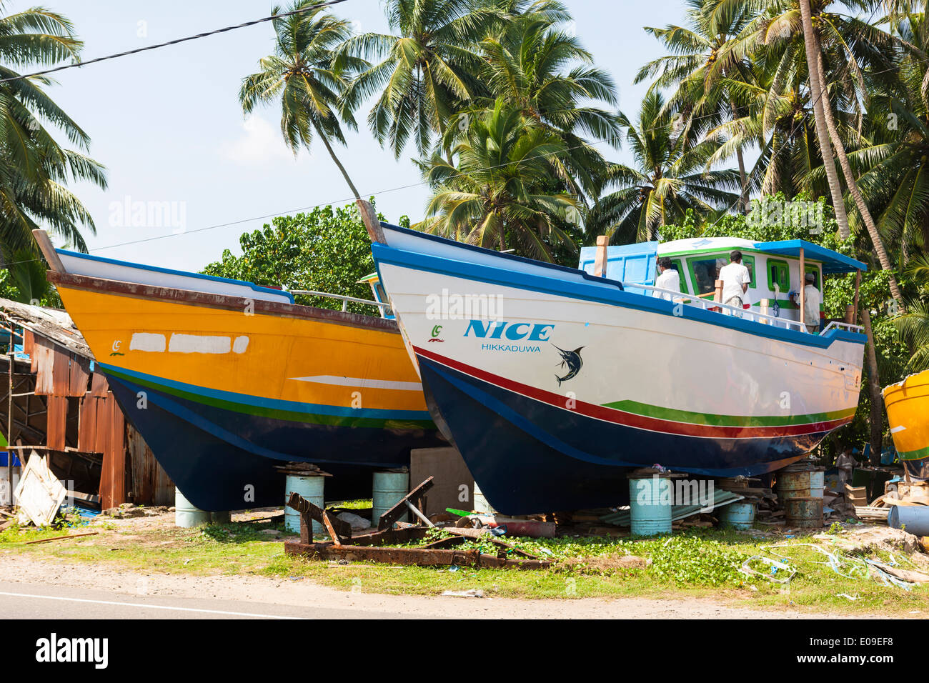Sri Lanka, Telwatta, Kottegoda, Ship builders at work Stock Photo - Alamy