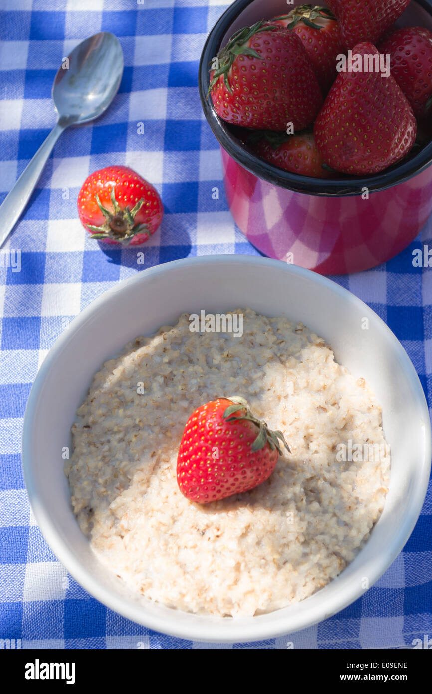 Pot of porridge hi-res stock photography and images - Alamy