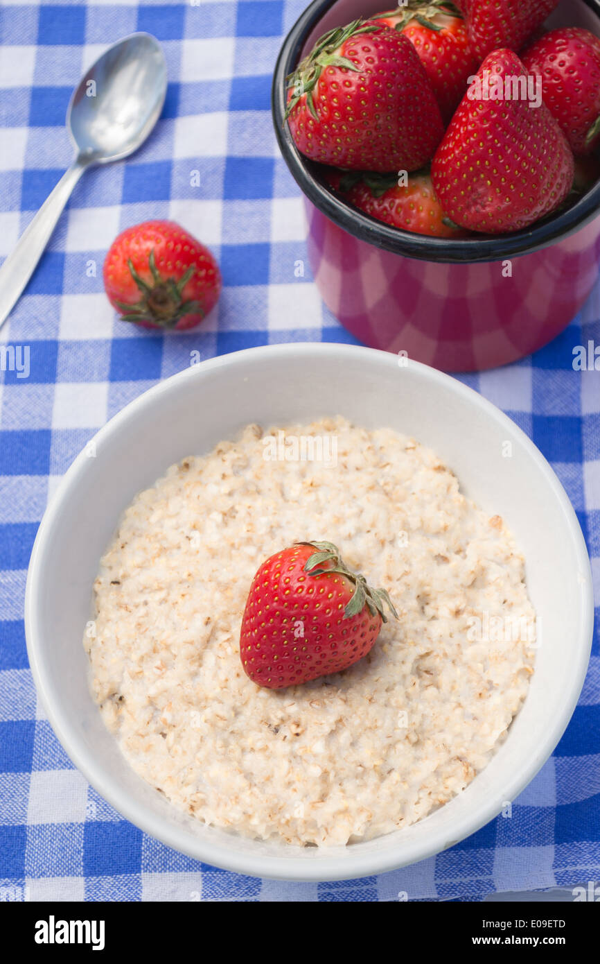 Pot of porridge hi-res stock photography and images - Alamy