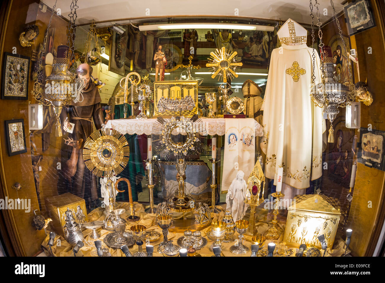 Religious shop rome hi-res stock photography and images - Alamy