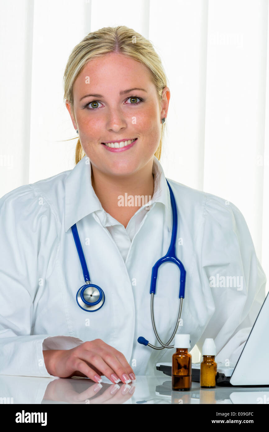 A young doctor with the ordination in her medical practise., Eine junge ...