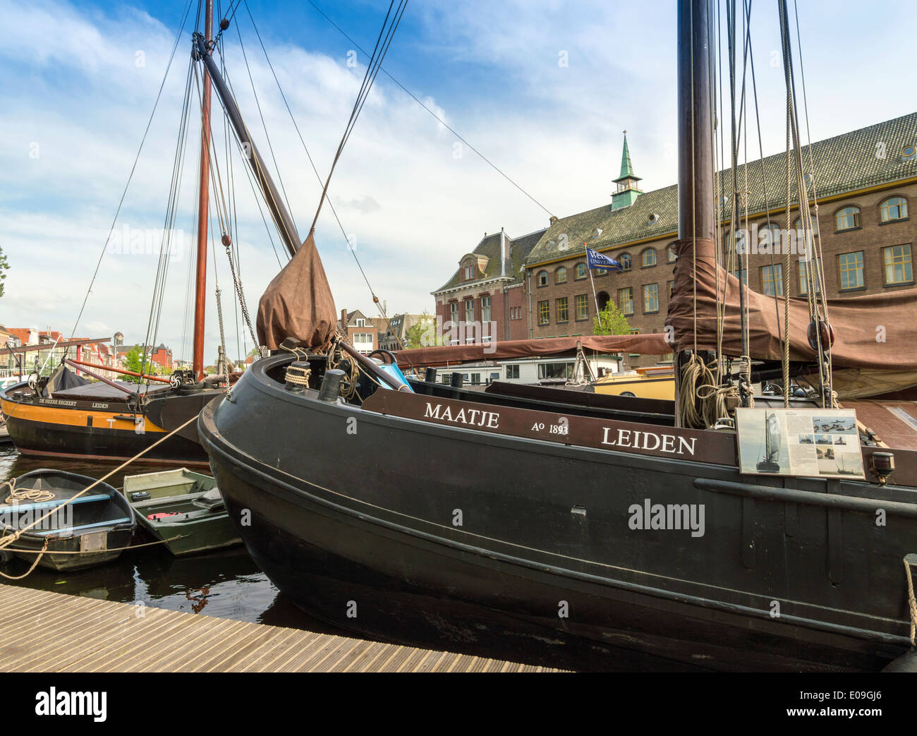 Dutch barges hi-res stock photography and images - Alamy