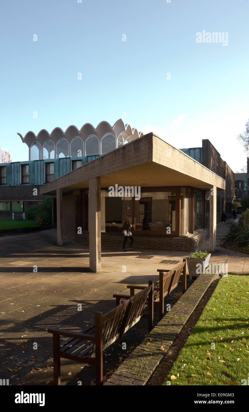 Exterior Detail of Fitzwilliam College Cambridge designed by Denys ...