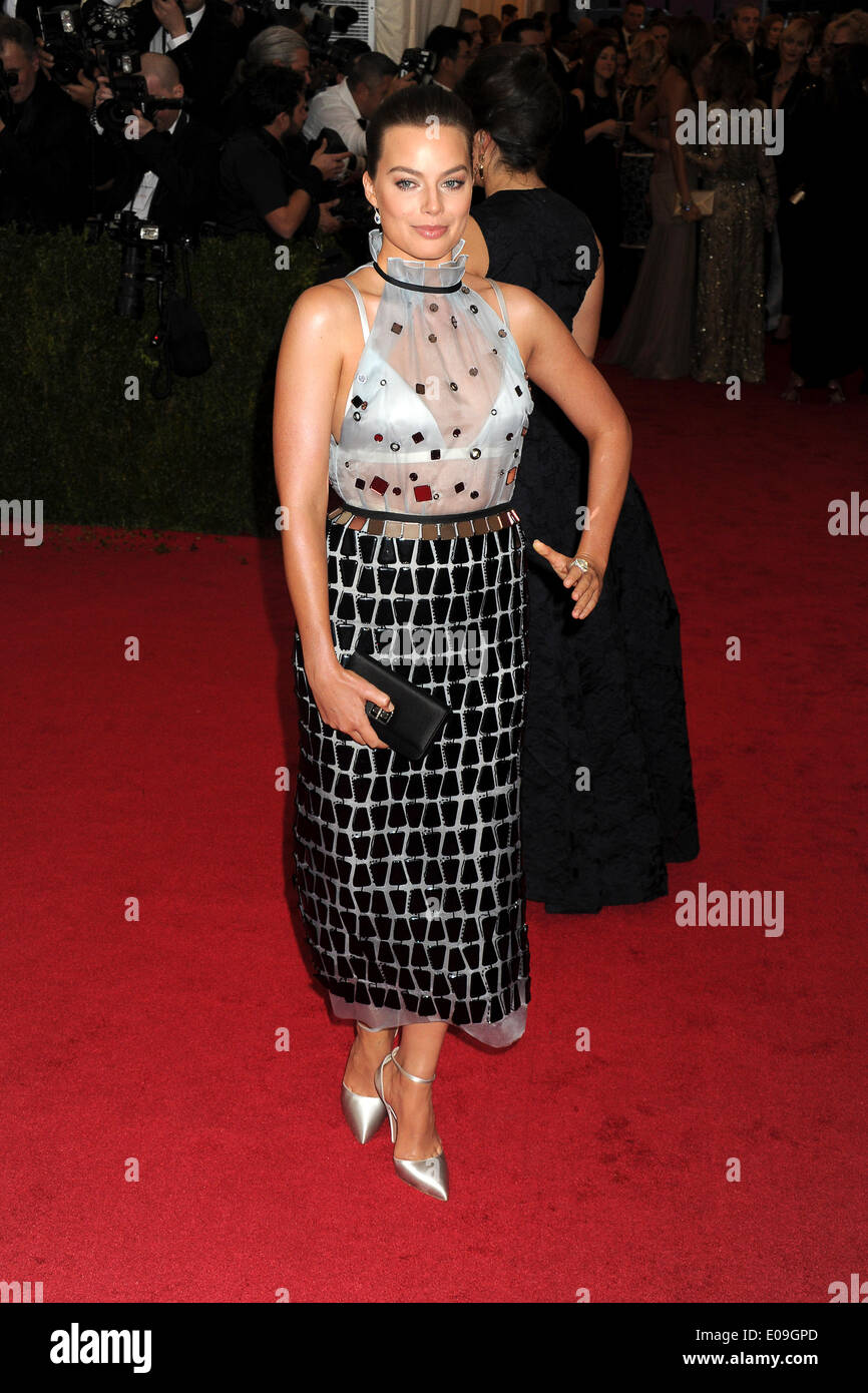 Margot Robbie attends the 'Charles James: Beyond Fashion' Costume ...