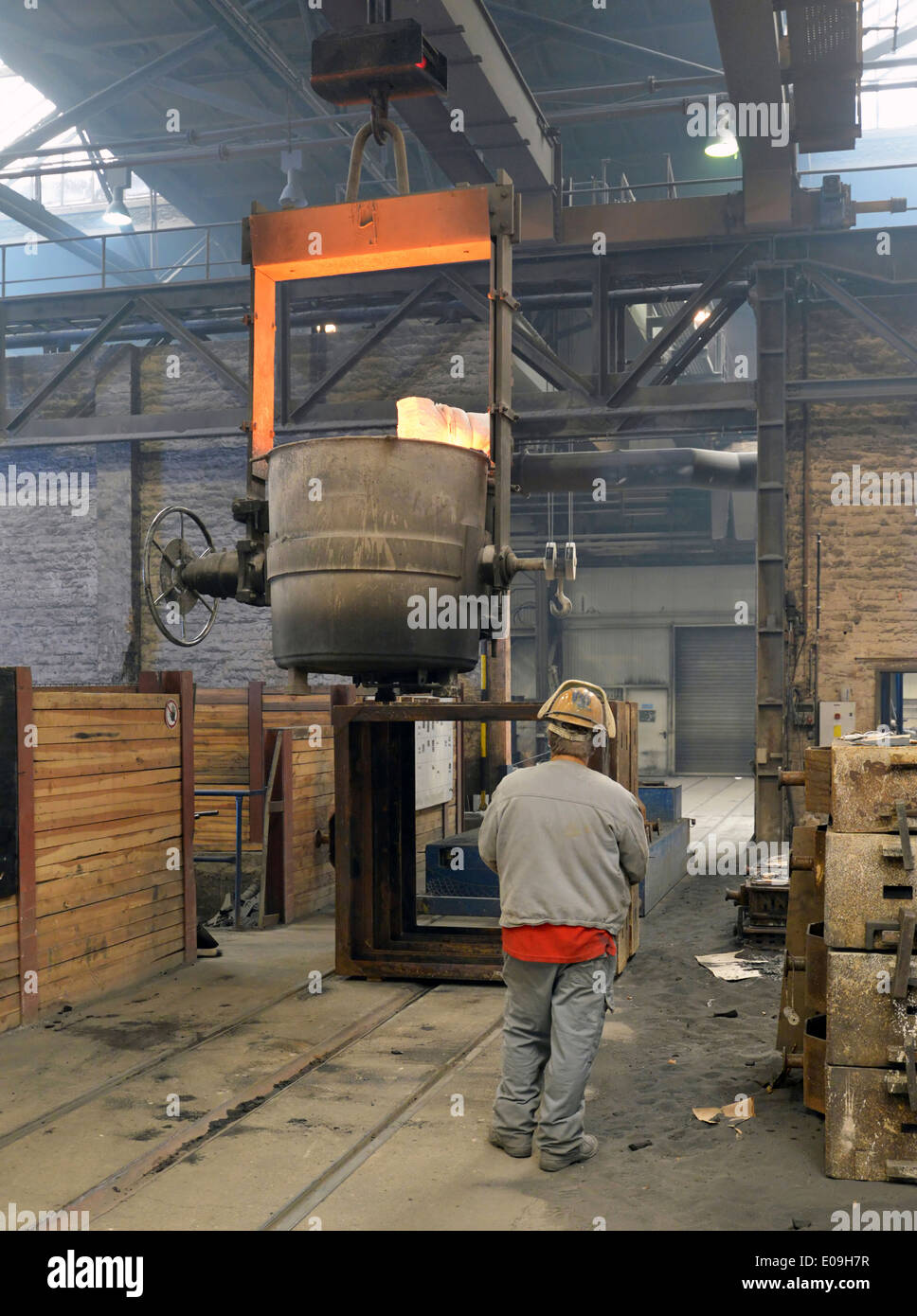 Man work in crane hi-res stock photography and images - Alamy