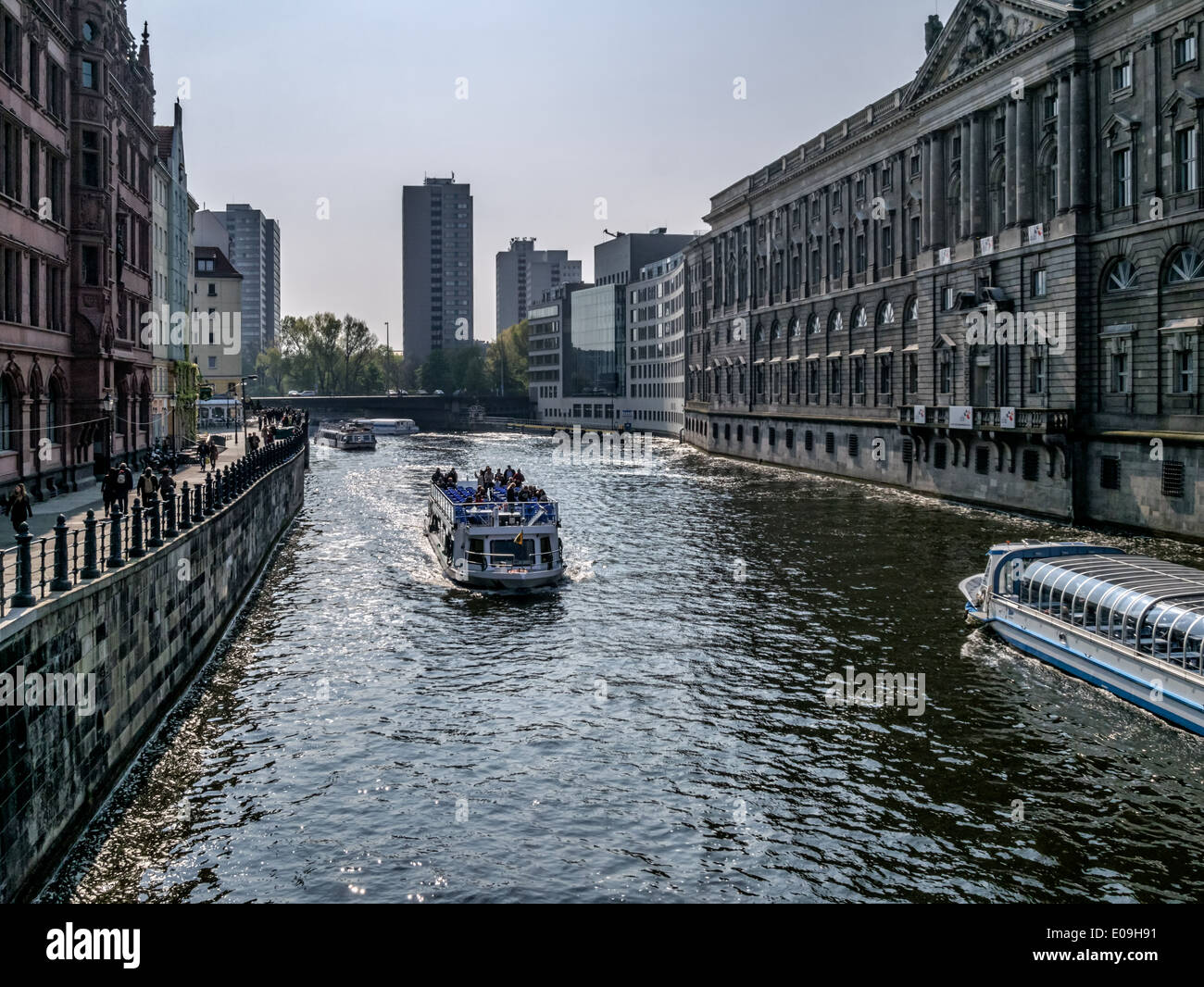 River Spree with sightseeing boats in Berlin, Germany Stock Photo - Alamy