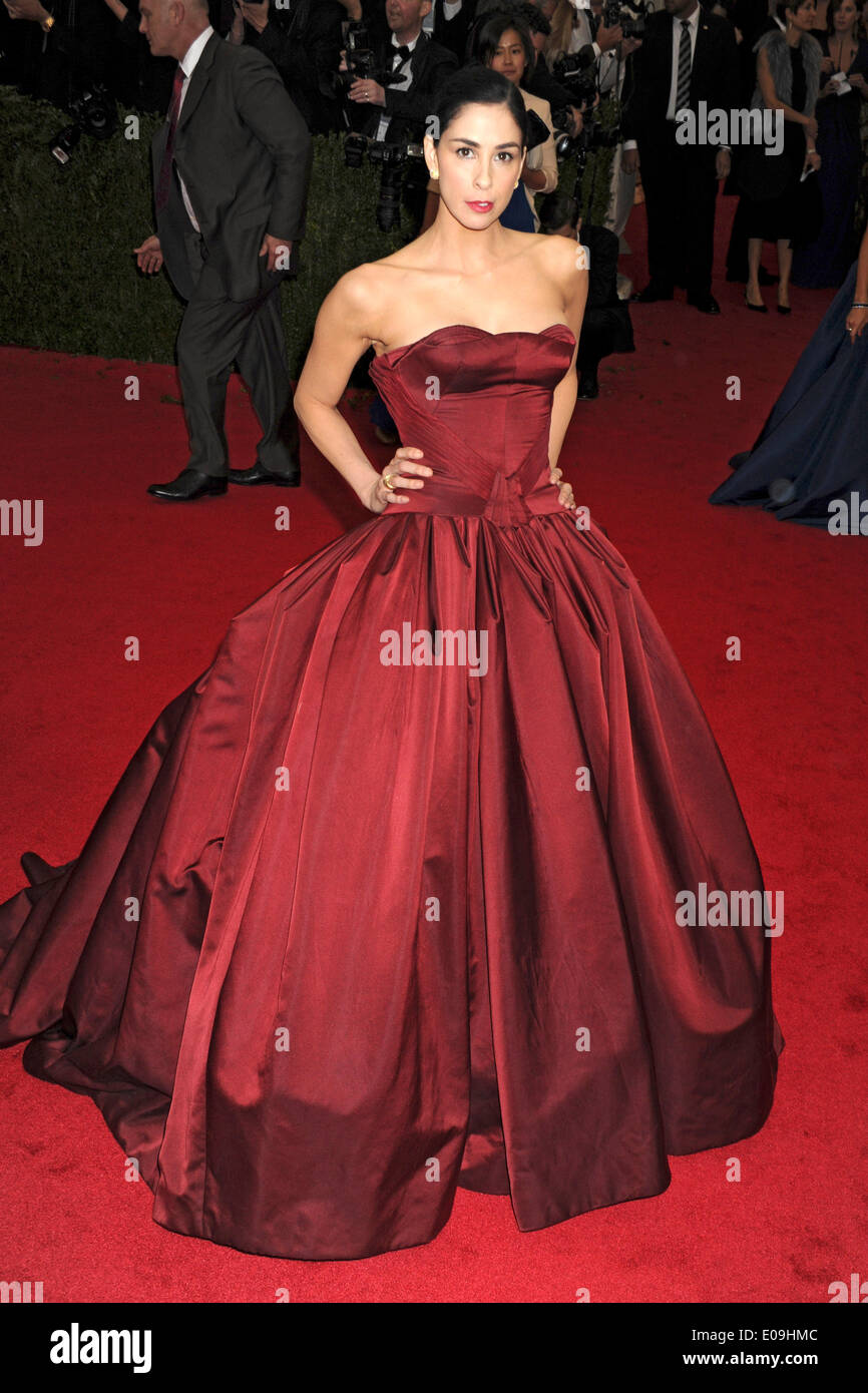 Sarah silverman red carpet event hi-res stock photography and images ...