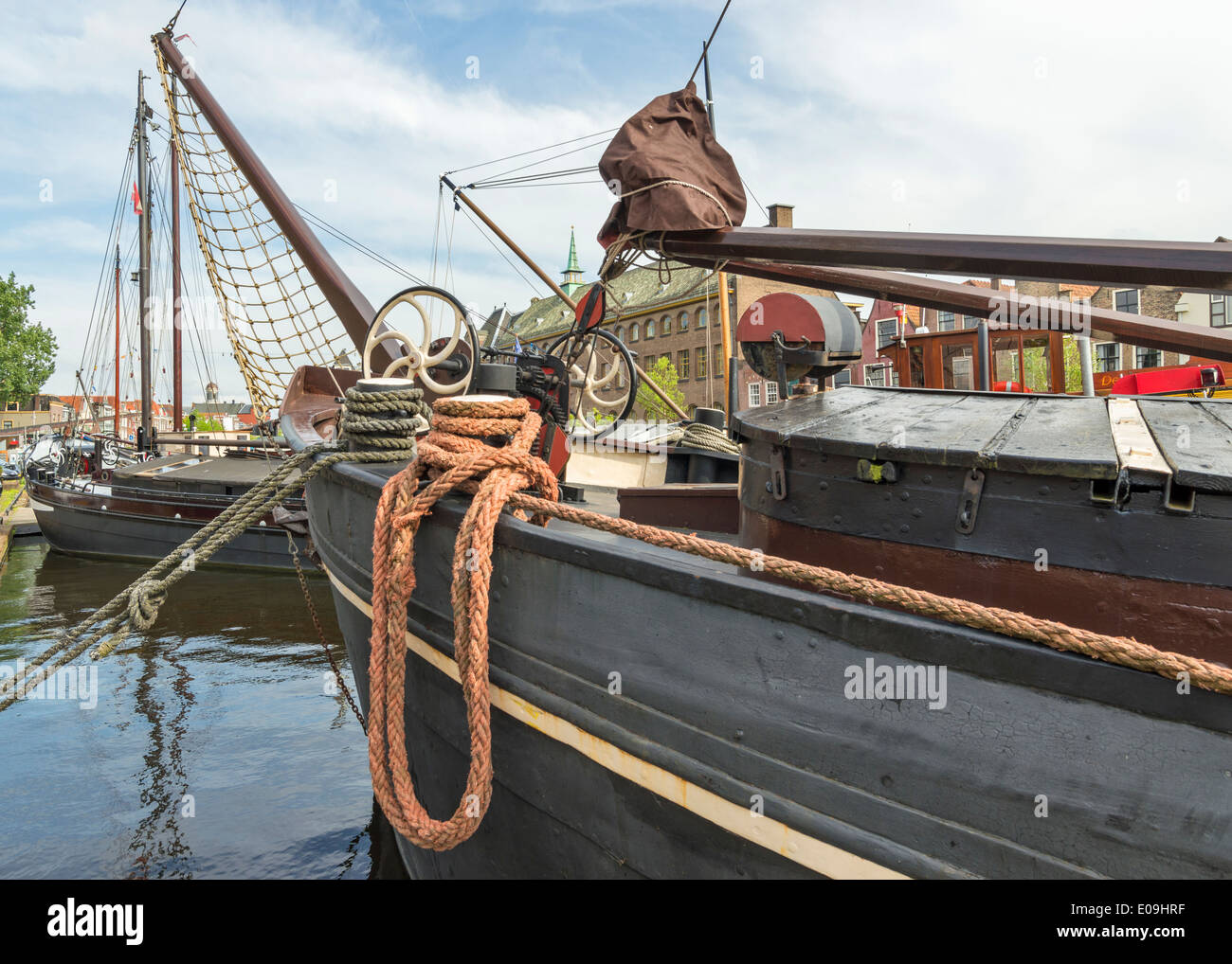 OLD DUTCH BARGES MOORED IN THE GALGEWATER CANAL IN LEIDEN HOLLAND Stock ...