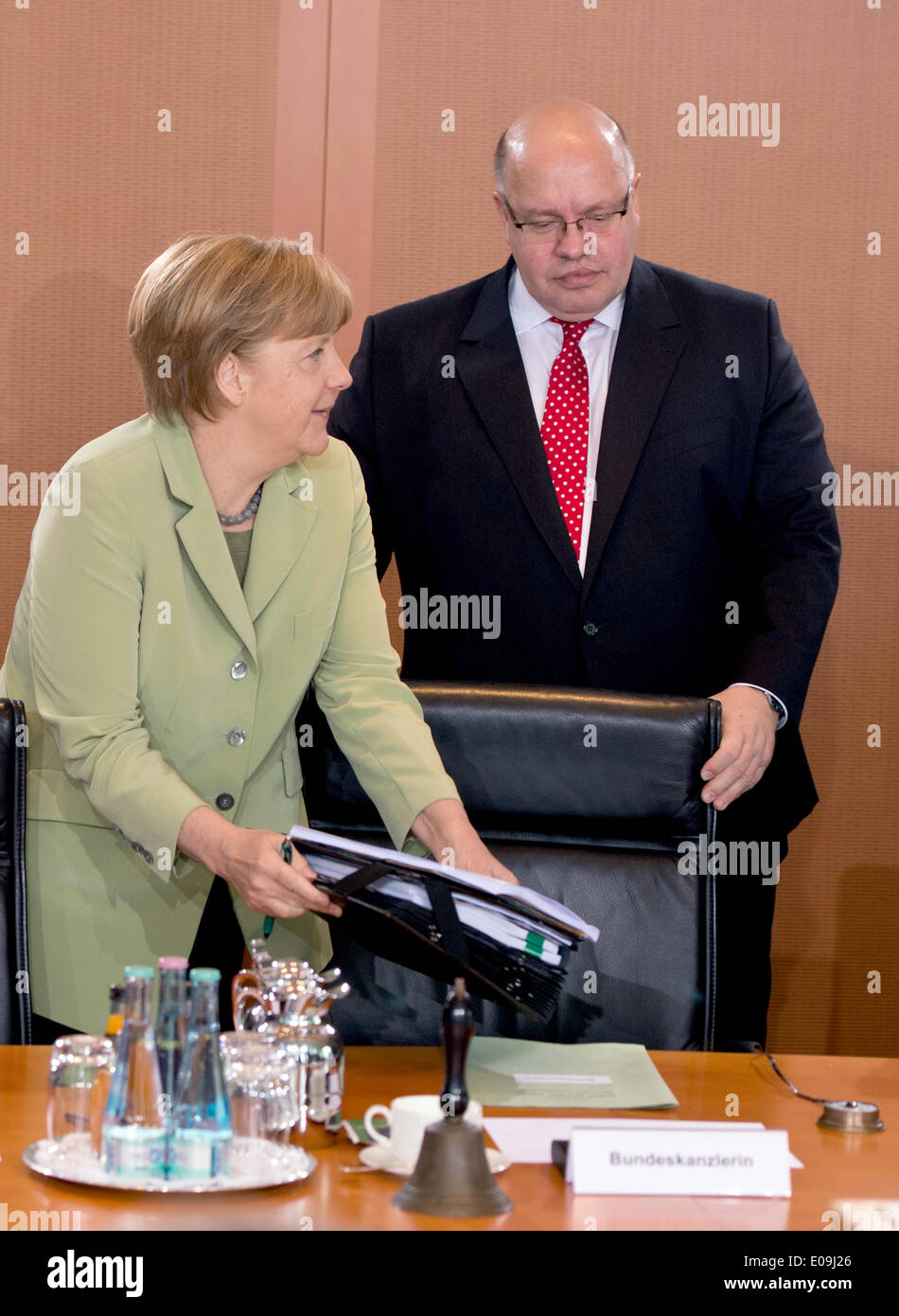 Weekly staff meeting hi-res stock photography and images - Alamy