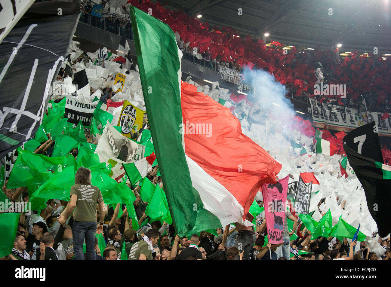 Juventus stadium with fans hi-res stock photography and images - Alamy