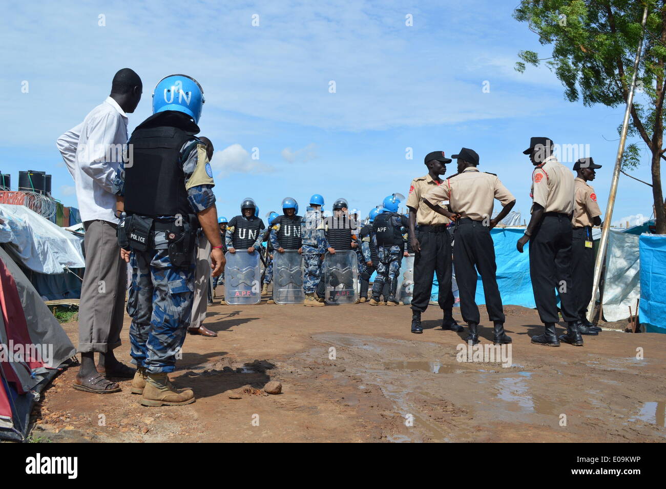 Juba, South Sudan, Africa. 6th May, 2014. Security police stand guard ...