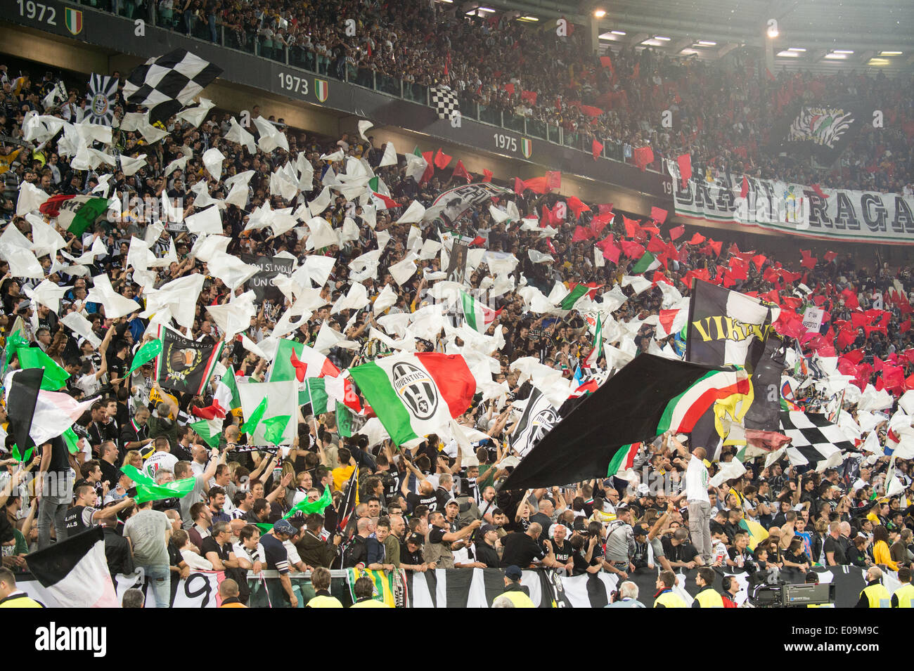 Juventus stadium with fans hi-res stock photography and images - Alamy
